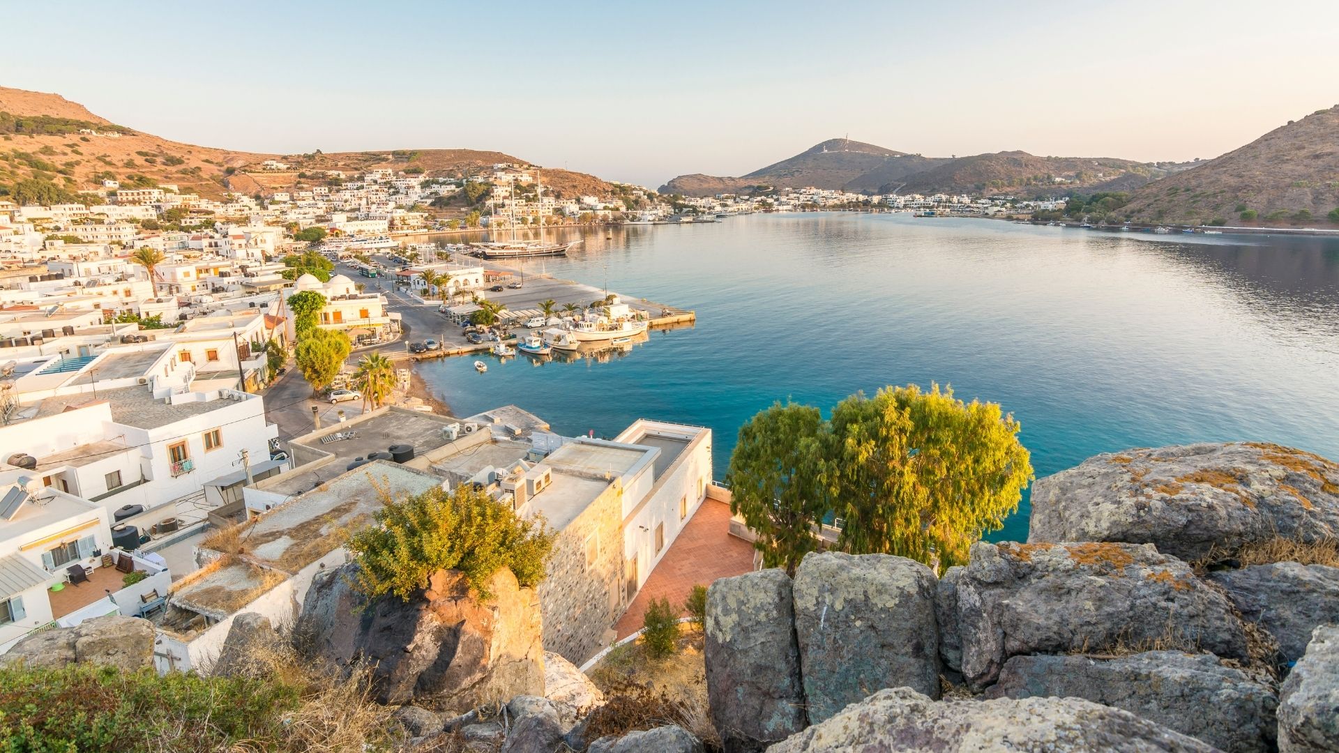 Ferry de la Agios Kirykos, Ikaria la Patmos - Bilete și Orare